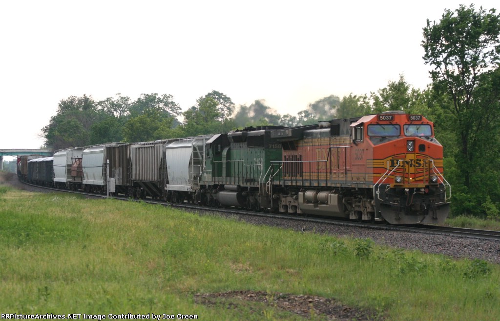 BNSF 5037